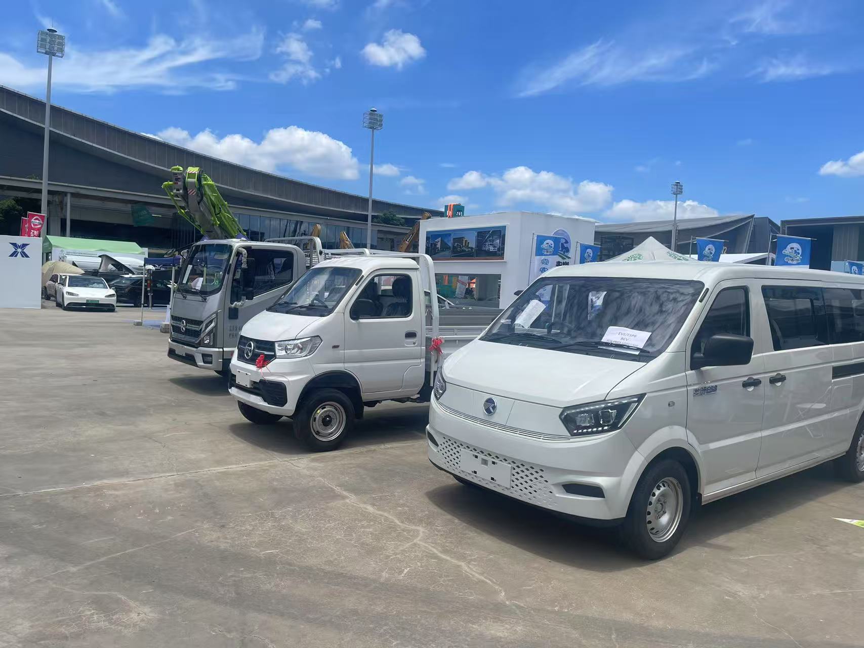 KAMA ESP8 2025 Minivan: Now Ready for Export - KAMA Auto